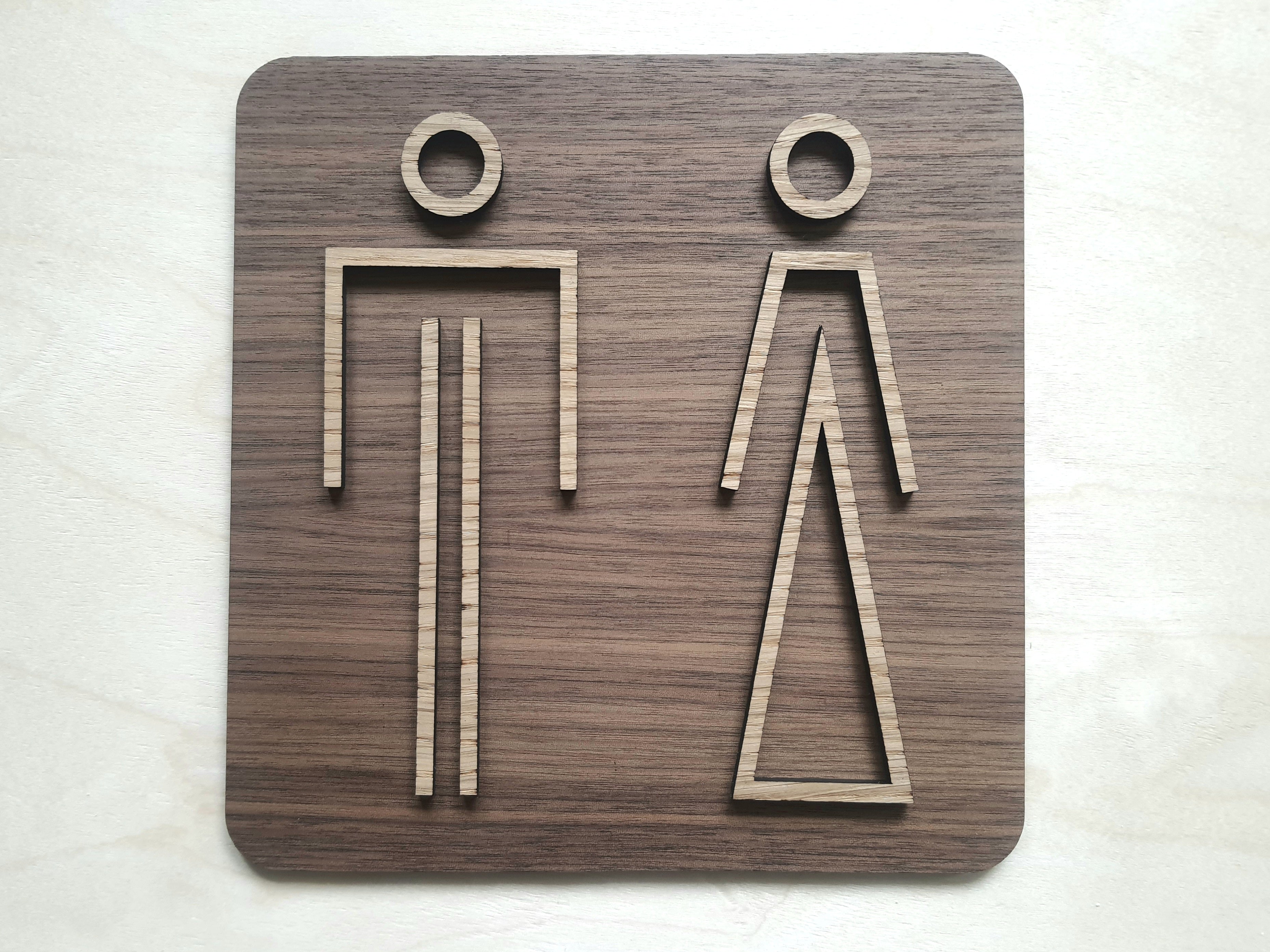 Unikke og Moderne Toiletskilt i valnød- og egetræ - WC skilt – Kunstli