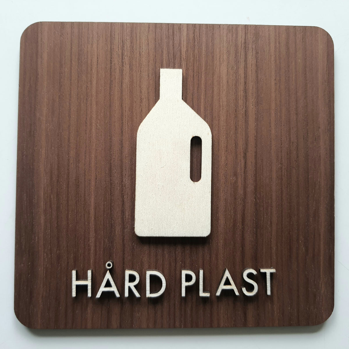 Hård plast affald skilt - Dansk affaldsortering I valnød- og poppeltræ ...